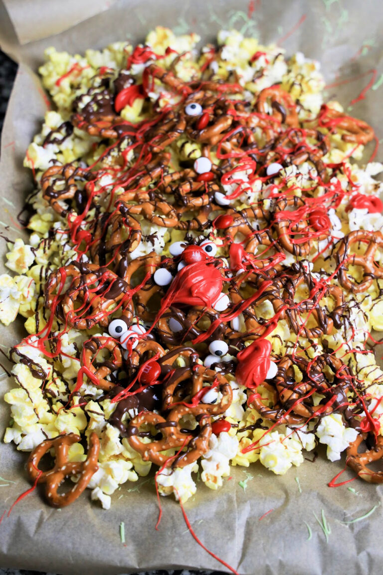 Easy To Make Reindeer Snack Mix - Oh My Creative