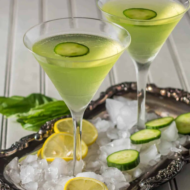 The Best Green Alcoholic Drinks - Oh My Creative