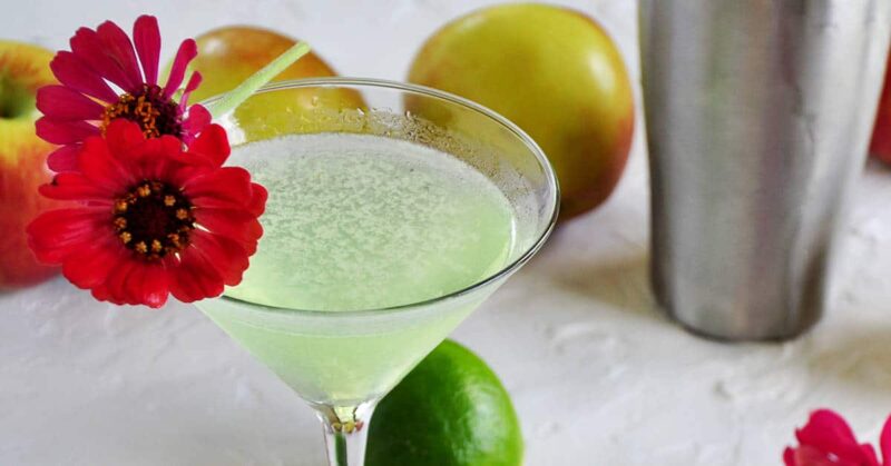 The Best Green Alcoholic Drinks - Oh My Creative