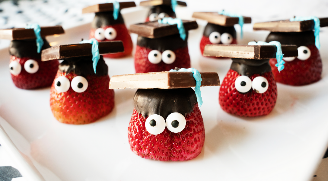 Creative Graduation Cap Desserts - Oh My Creative