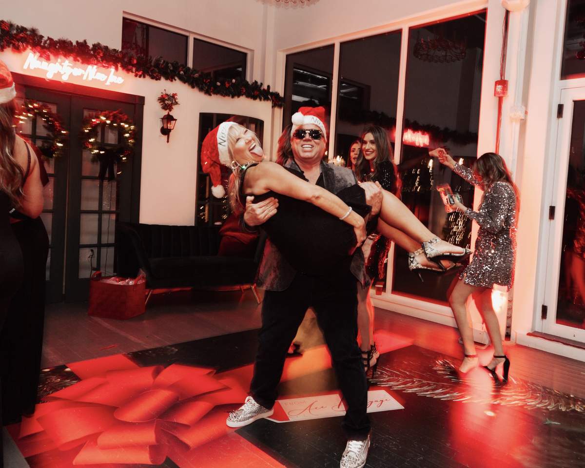 17 Adult Christmas Party Themes - Oh My Creative