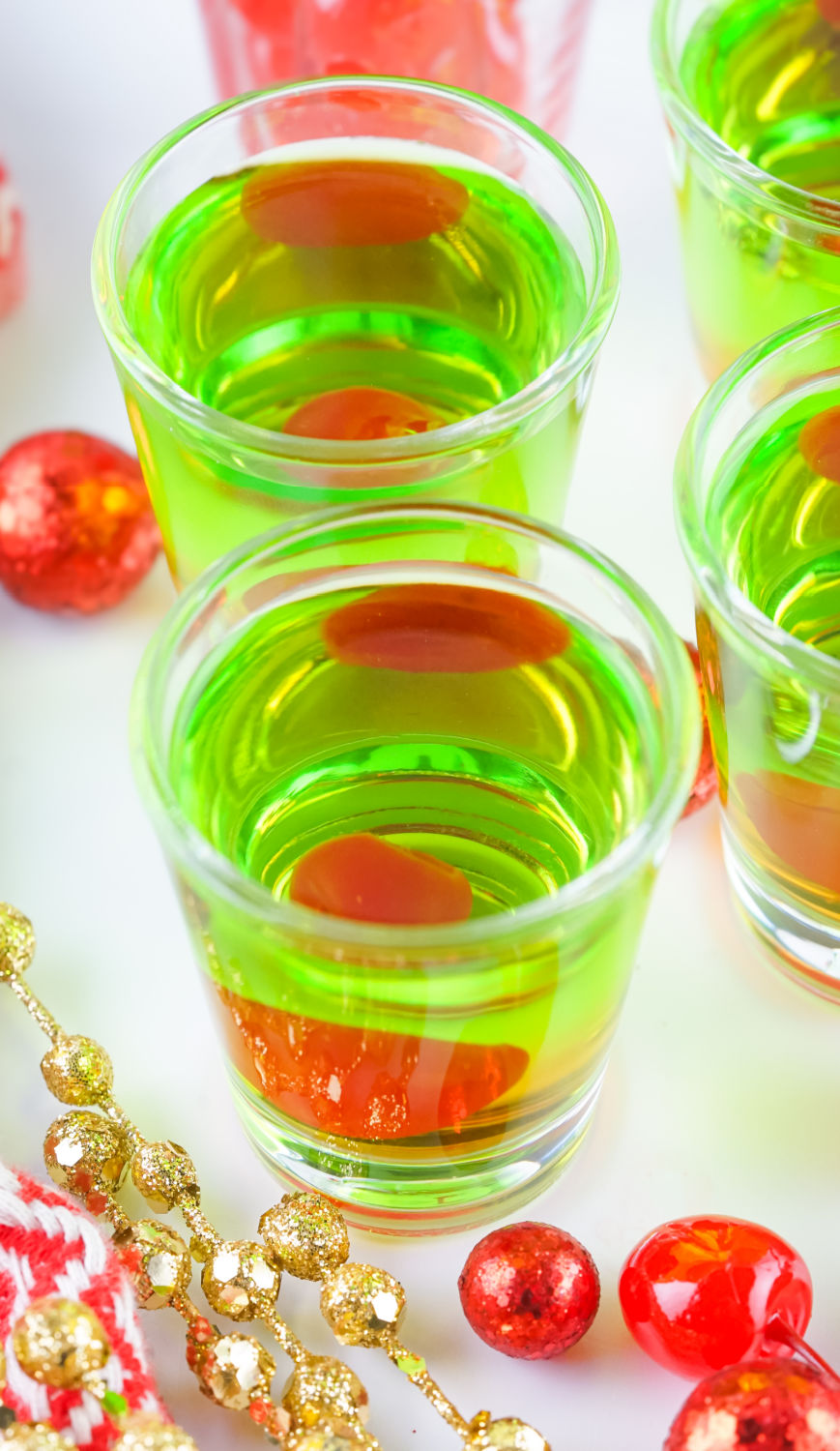 Get Merry with These Christmas Party Shots! - Oh My Creative