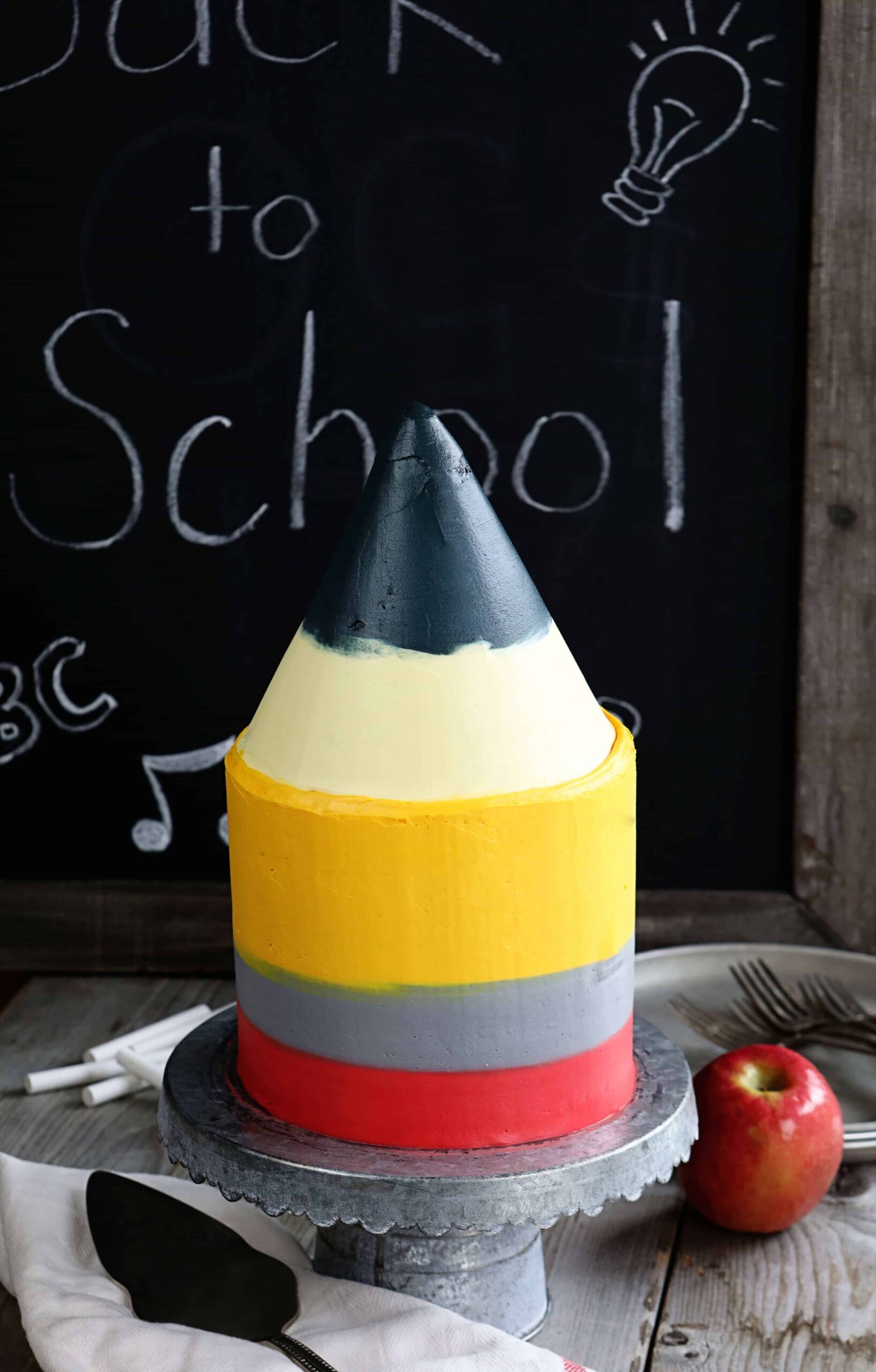 16 Must-See Kindergarten Graduation Cake Ideas - Oh My Creative
