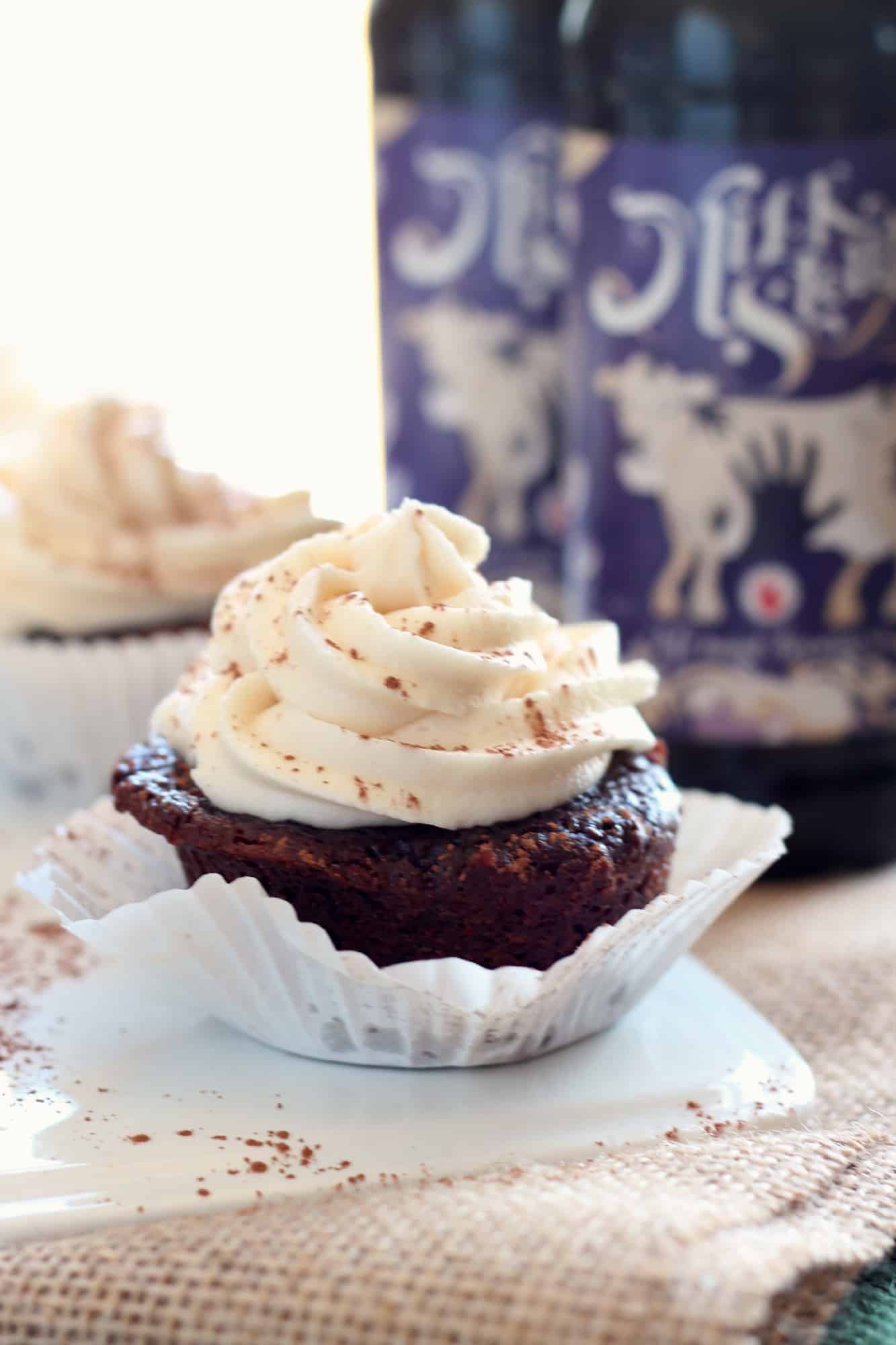 25 Delicious St. Patrick's Day Cupcakes - Oh My Creative