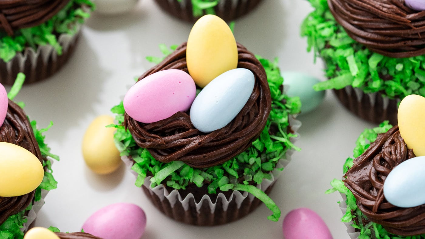 32 Cute Spring Cupcakes - Oh My Creative