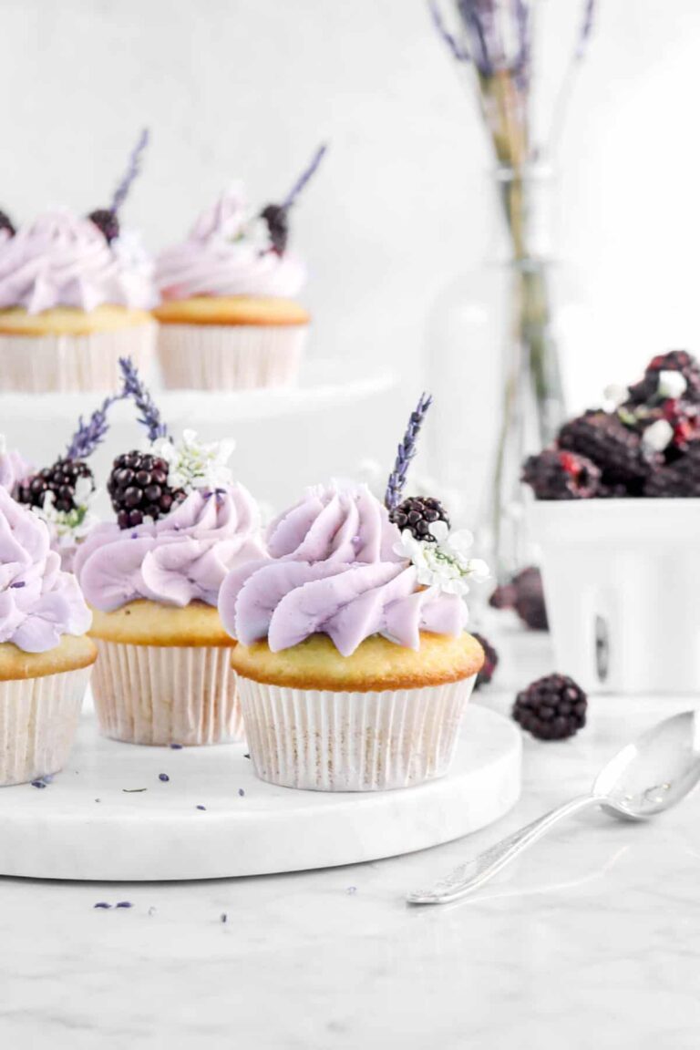 32 Cute Spring Cupcakes - Oh My Creative