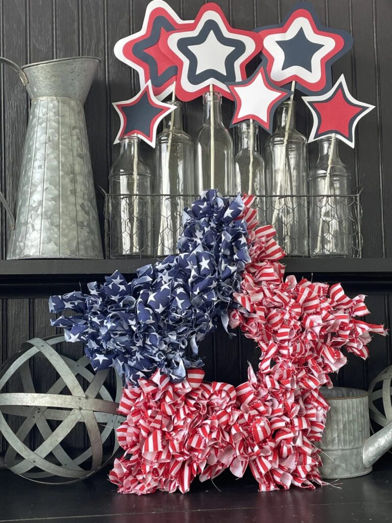 45 Festive Red White and Blue Decorations - Oh My Creative